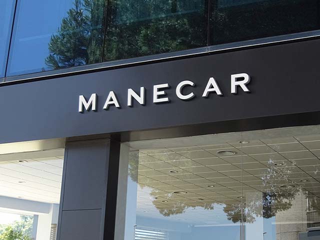 Download Facade Logo Mockup