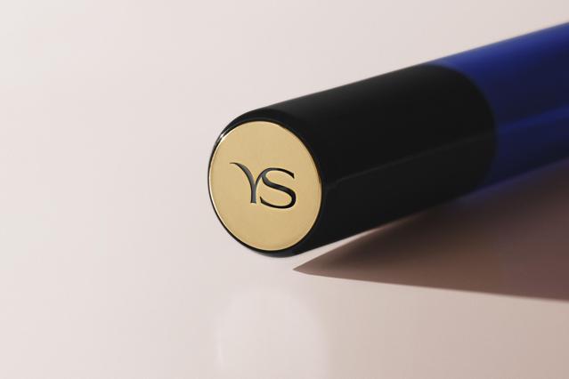 Lipstick Cap Close-Up Logo Mockup